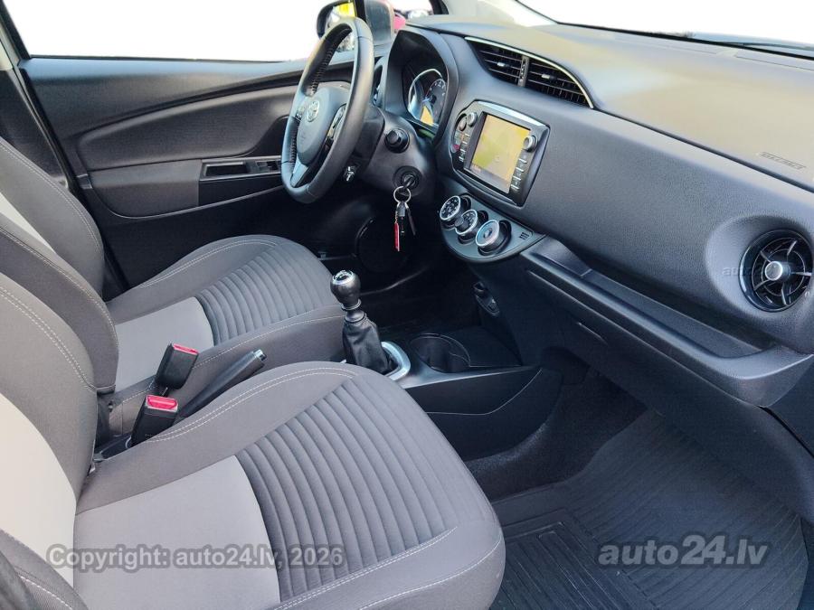 Pelēks Toyota Yaris 2018 Tallina, ar dzinēja tilpumu 1.50 L un nobraukumu 101 tūkst. km par 9995 €, foto 7 vietnē AUTOMOTO.COM.LV
