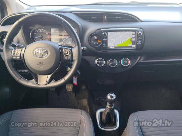 Pelēks Toyota Yaris 2018 Tallina, ar dzinēja tilpumu 1.50 L un nobraukumu 101 tūkst. km par 9995 €, foto 9 vietnē AUTOMOTO.COM.LV