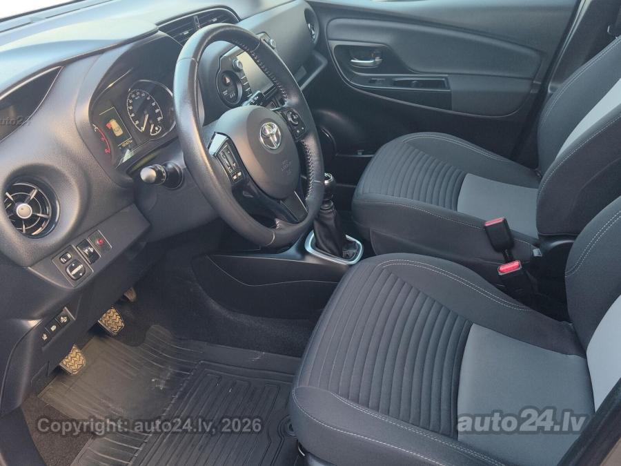 Pelēks Toyota Yaris 2018 Tallina, ar dzinēja tilpumu 1.50 L un nobraukumu 101 tūkst. km par 9995 €, foto 12 vietnē AUTOMOTO.COM.LV