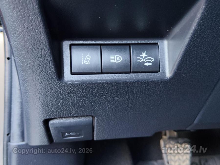 Pelēks Toyota Yaris 2018 Tallina, ar dzinēja tilpumu 1.50 L un nobraukumu 101 tūkst. km par 9995 €, foto 21 vietnē AUTOMOTO.COM.LV