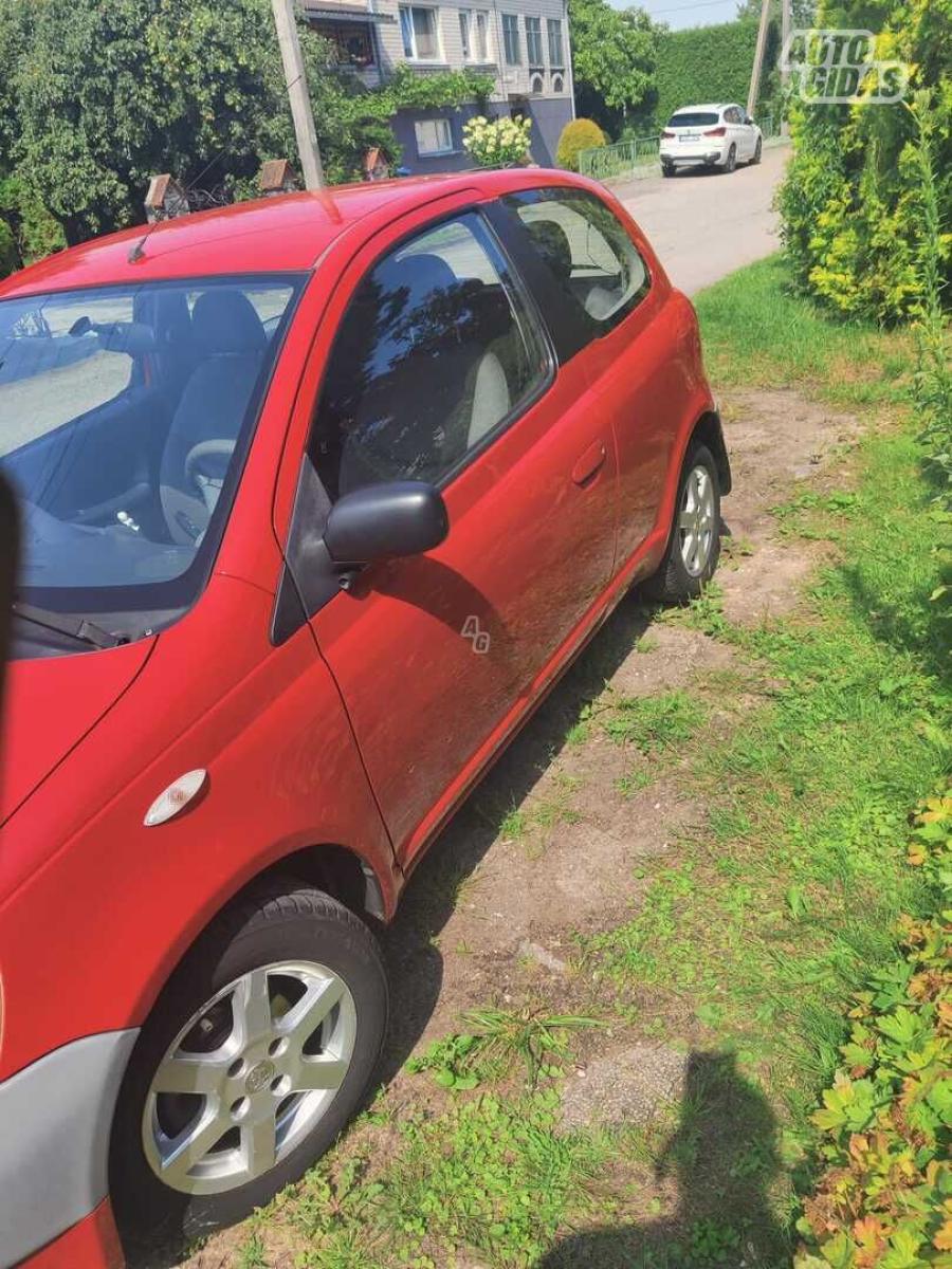 Toyota Yaris 1999 in Kaunas, with an engine capacity of 1.00 L and mileage of 175 thousand km for 1150 €, photo 3 on AUTOMOTO.COM.LV