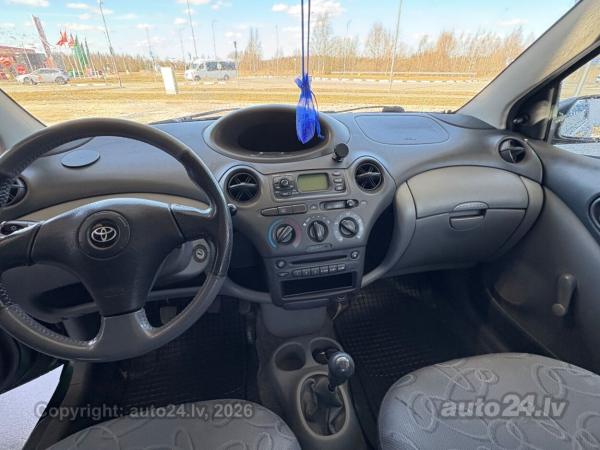 Toyota Yaris 2000 Rapla, ar dzinēja tilpumu 1.00 L un nobraukumu 195 tūkst. km par 1000 €, foto 9 vietnē AUTOMOTO.COM.LV