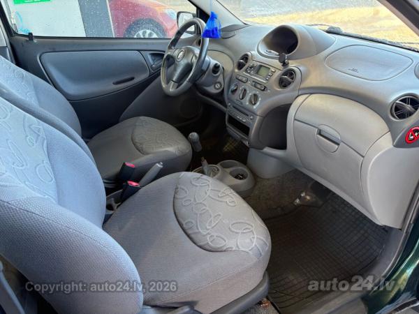 Toyota Yaris 2000 Rapla, ar dzinēja tilpumu 1.00 L un nobraukumu 195 tūkst. km par 1000 €, foto 10 vietnē AUTOMOTO.COM.LV