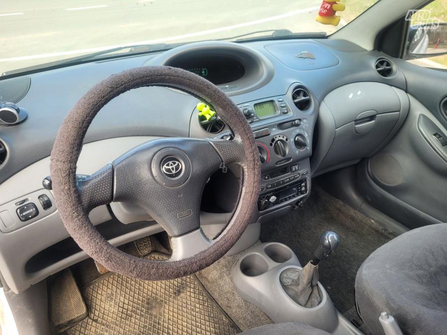 Toyota Yaris 2001 Viļņa, ar dzinēja tilpumu 1.30 L un nobraukumu 235 tūkst. km par 470 €, foto 8 vietnē AUTOMOTO.COM.LV