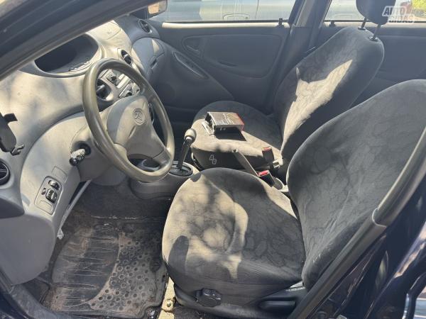Toyota Yaris 2001 Viļņa, ar dzinēja tilpumu 1.30 L un nobraukumu 231 tūkst. km par 400 €, foto 7 vietnē AUTOMOTO.COM.LV