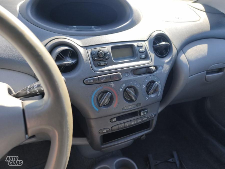 Toyota Yaris 2002 in Vilnius, with an engine capacity of 1.40 L and mileage of 210 thousand km for 350 €, photo 8 on AUTOMOTO.COM.LV