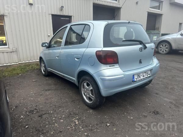 Toyota Yaris 2004 Rēzekne, ar dzinēja tilpumu 1.40 L un nobraukumu 251 tūkst. km par 1000 €, foto 4 vietnē AUTOMOTO.COM.LV