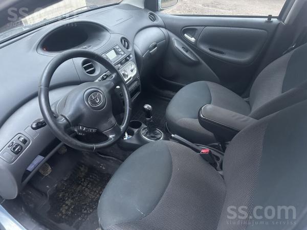 Toyota Yaris 2004 Rēzekne, ar dzinēja tilpumu 1.40 L un nobraukumu 251 tūkst. km par 1000 €, foto 6 vietnē AUTOMOTO.COM.LV