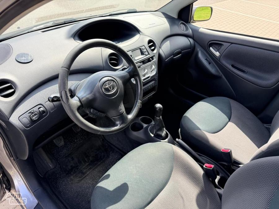 Toyota Yaris 2004 in Vilnius, with an engine capacity of 1.40 L and mileage of 304 thousand km for 1100 €, photo 14 on AUTOMOTO.COM.LV