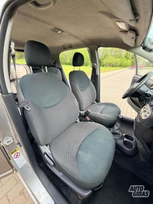 Toyota Yaris 2004 in Vilnius, with an engine capacity of 1.40 L and mileage of 304 thousand km for 1100 €, photo 23 on AUTOMOTO.COM.LV