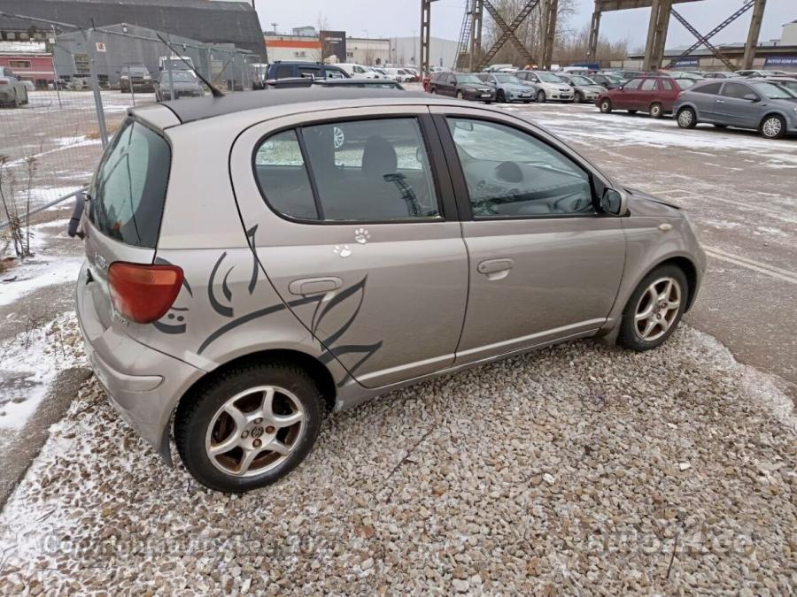 Toyota Yaris 2005 Tallina, ar dzinēja tilpumu 1.30 L un nobraukumu 258 tūkst. km par 399 €, foto 3 vietnē AUTOMOTO.COM.LV
