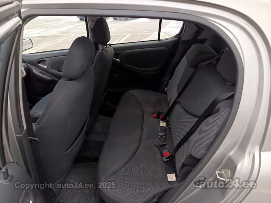 Toyota Yaris 2005 Tallina, ar dzinēja tilpumu 1.30 L un nobraukumu 258 tūkst. km par 399 €, foto 7 vietnē AUTOMOTO.COM.LV