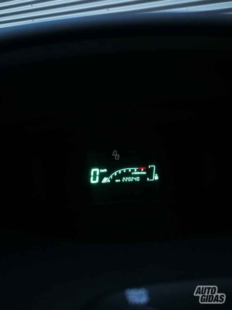Тойота Ярис 2005 в Клайпеда, объемом двигателя 1.30 л и пробегом 220 тыс. км за 625 €, фото 9 на AUTOMOTO.COM.LV
