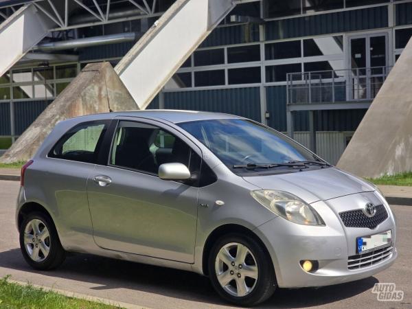 Toyota Yaris 2006 Viļņa, ar dzinēja tilpumu 1.40 L un nobraukumu 256 tūkst. km par 1250 €, foto 2 vietnē AUTOMOTO.COM.LV