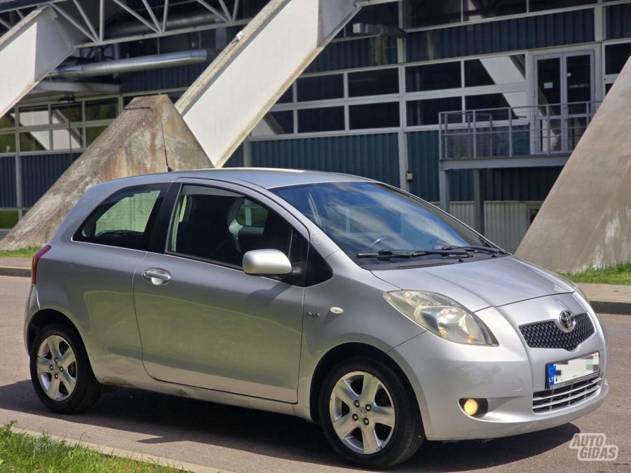 Toyota Yaris 2006 Viļņa, ar dzinēja tilpumu 1.40 L un nobraukumu 256 tūkst. km par 1250 €, foto 3 vietnē AUTOMOTO.COM.LV