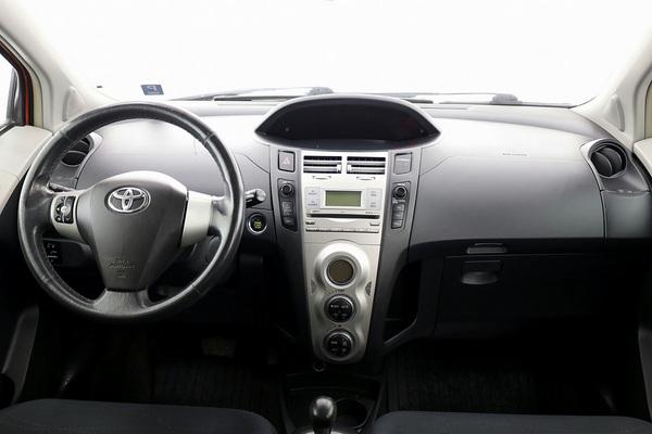 Toyota Yaris 2006 in Tallinn, with an engine capacity of 1.30 L and mileage of 244 thousand km for 2499 €, photo 5 on AUTOMOTO.COM.LV