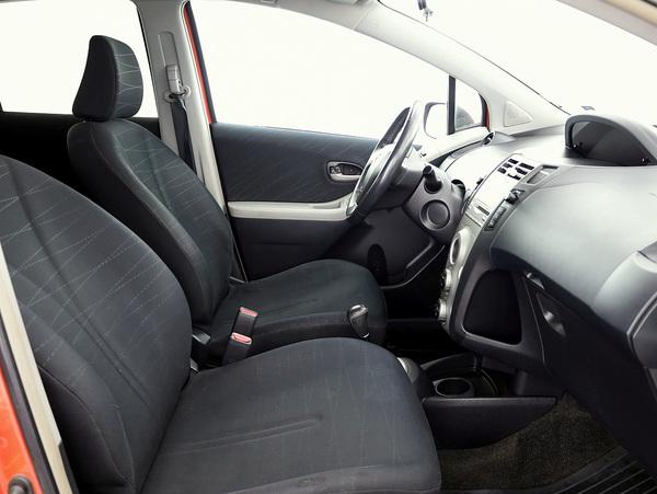 Toyota Yaris 2006 Tallina, ar dzinēja tilpumu 1.30 L un nobraukumu 244 tūkst. km par 2499 €, foto 6 vietnē AUTOMOTO.COM.LV