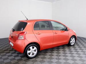 Toyota Yaris 2006 Tallina, ar dzinēja tilpumu 1.30 L un nobraukumu 244 tūkst. km par 2499 €, foto 13 vietnē AUTOMOTO.COM.LV