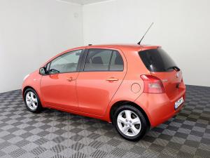 Toyota Yaris 2006 Tallina, ar dzinēja tilpumu 1.30 L un nobraukumu 244 tūkst. km par 2499 €, foto 14 vietnē AUTOMOTO.COM.LV