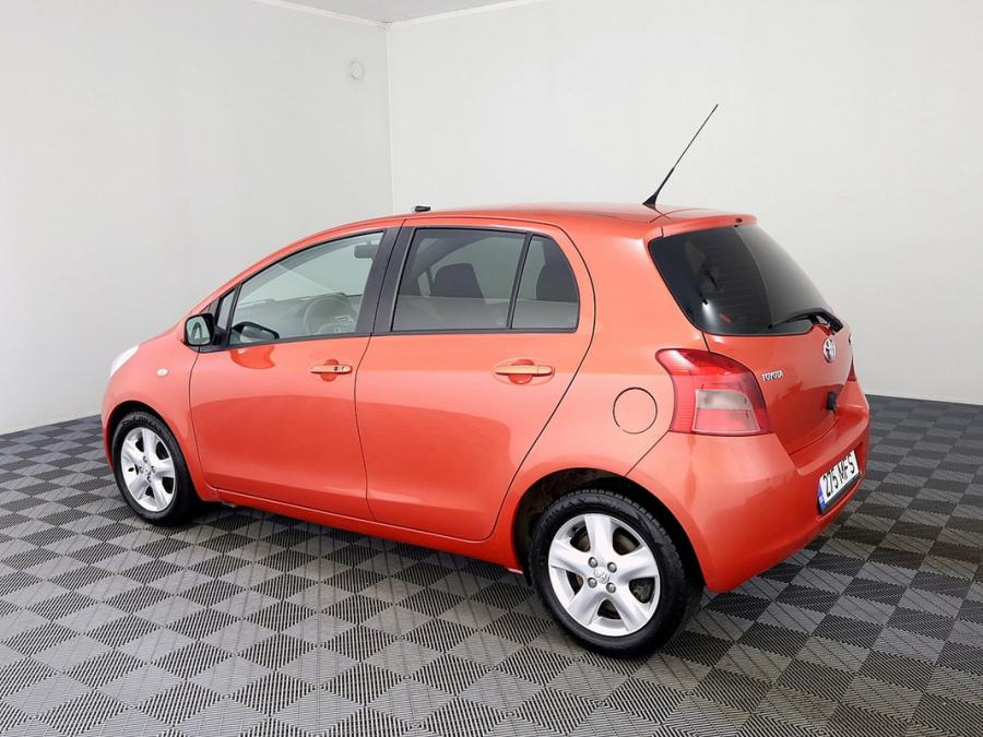 Toyota Yaris 2006 Tallina, ar dzinēja tilpumu 1.30 L un nobraukumu 244 tūkst. km par 2499 €, foto 14 vietnē AUTOMOTO.COM.LV