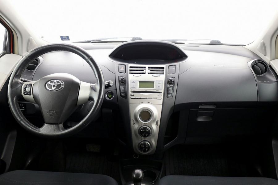 Toyota Yaris 2006 Tallina, ar dzinēja tilpumu 1.30 L un nobraukumu 244 tūkst. km par 2499 €, foto 15 vietnē AUTOMOTO.COM.LV
