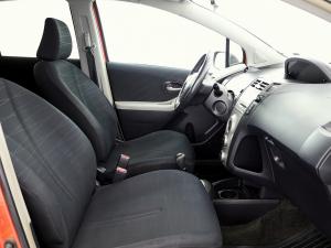 Toyota Yaris 2006 Tallina, ar dzinēja tilpumu 1.30 L un nobraukumu 244 tūkst. km par 2499 €, foto 16 vietnē AUTOMOTO.COM.LV