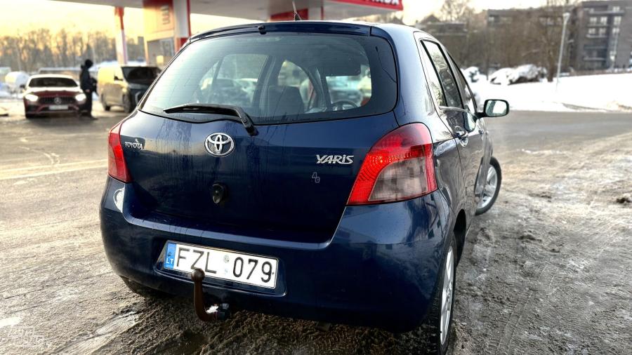 Toyota Yaris 2007 Viļņa, ar dzinēja tilpumu 1.40 L un nobraukumu 301 tūkst. km par 2200 €, foto 4 vietnē AUTOMOTO.COM.LV