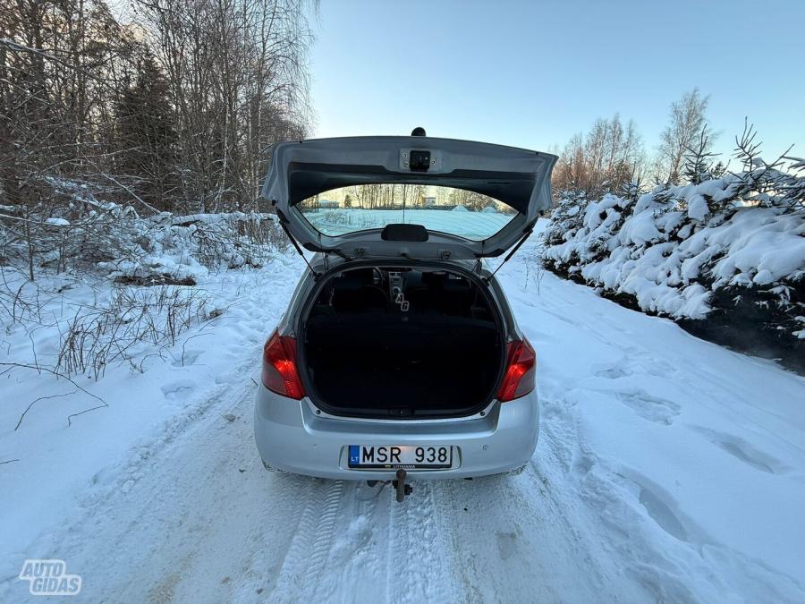 Toyota Yaris 2007 Viļņa, ar dzinēja tilpumu 1.40 L un nobraukumu 190 tūkst. km par 2650 €, foto 5 vietnē AUTOMOTO.COM.LV