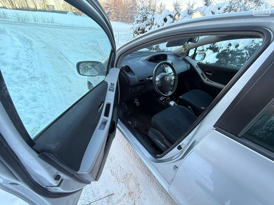 Toyota Yaris 2007 Viļņa, ar dzinēja tilpumu 1.40 L un nobraukumu 190 tūkst. km par 2650 €, foto 9 vietnē AUTOMOTO.COM.LV
