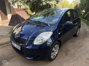 Toyota Yaris 2007 Viļņa, ar dzinēja tilpumu 1.00 L un nobraukumu 151 tūkst. km par 1490 €, foto  vietnē AUTOMOTO.COM.LV