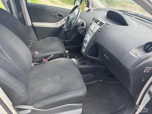 Toyota Yaris 2007 in Vilnius, with an engine capacity of 1.30 L and mileage of 145 thousand km for 2650 €, photo 16 on AUTOMOTO.COM.LV