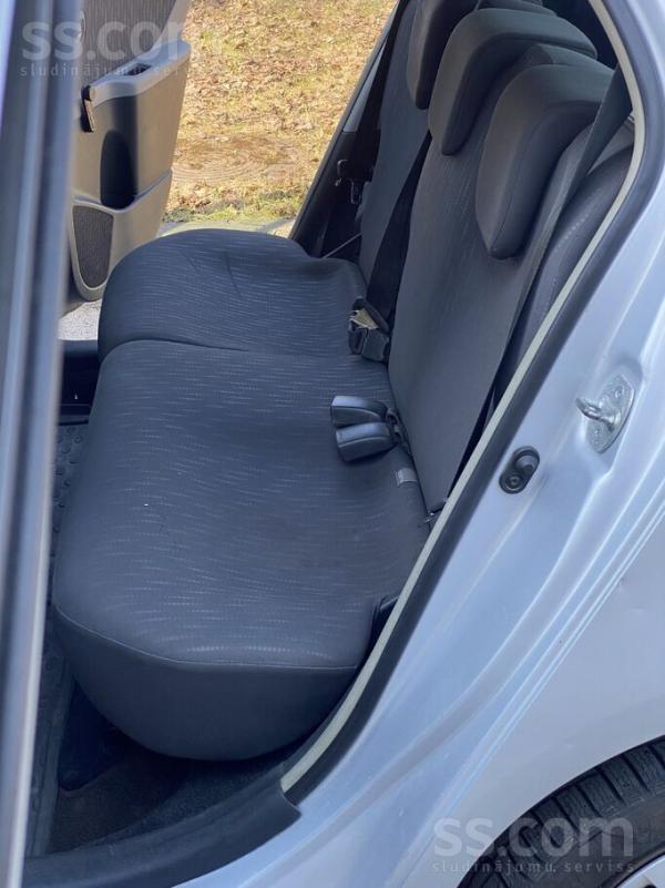 Toyota Yaris 2007 Rīga, ar dzinēja tilpumu 1.40 L un nobraukumu 235 tūkst. km par 800 €, foto 9 vietnē AUTOMOTO.COM.LV