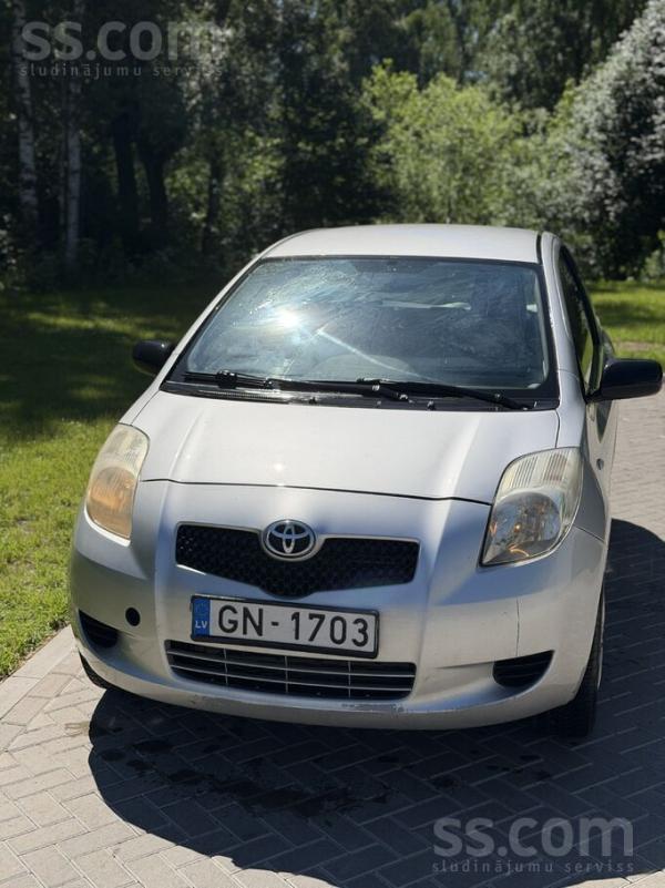 Toyota Yaris 2007 in Riga, with an engine capacity of 1.30 L and mileage of 342 thousand km for 800 €, photo 1 on AUTOMOTO.COM.LV