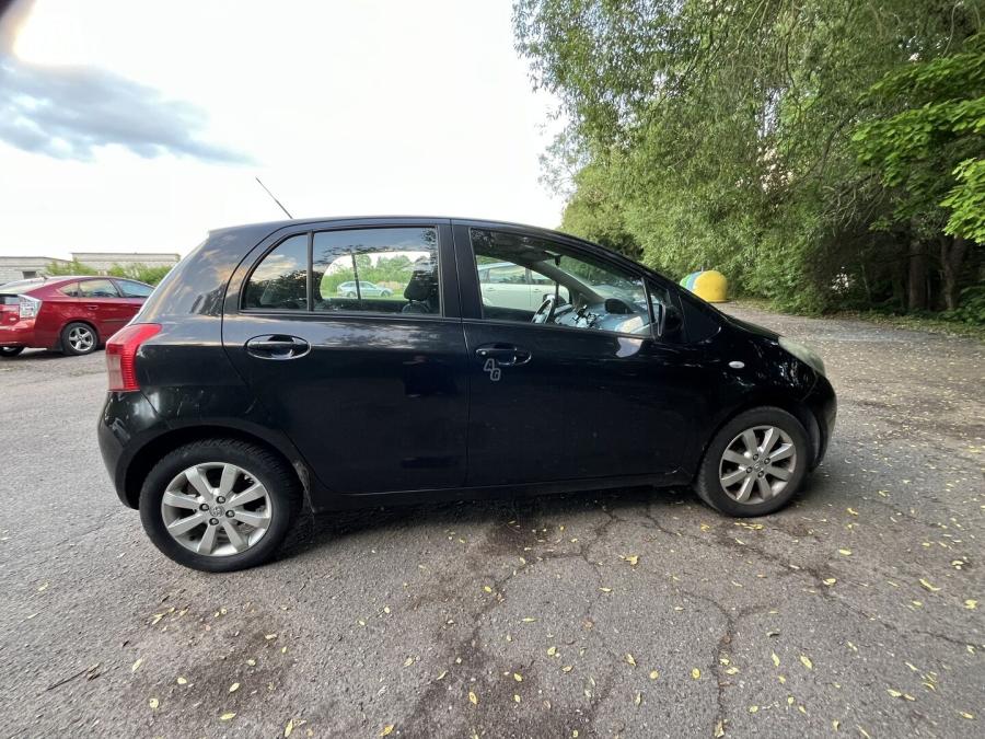 Toyota Yaris 2009 Panevēža, ar dzinēja tilpumu 1.30 L un nobraukumu 221 tūkst. km par 2700 €, foto 3 vietnē AUTOMOTO.COM.LV