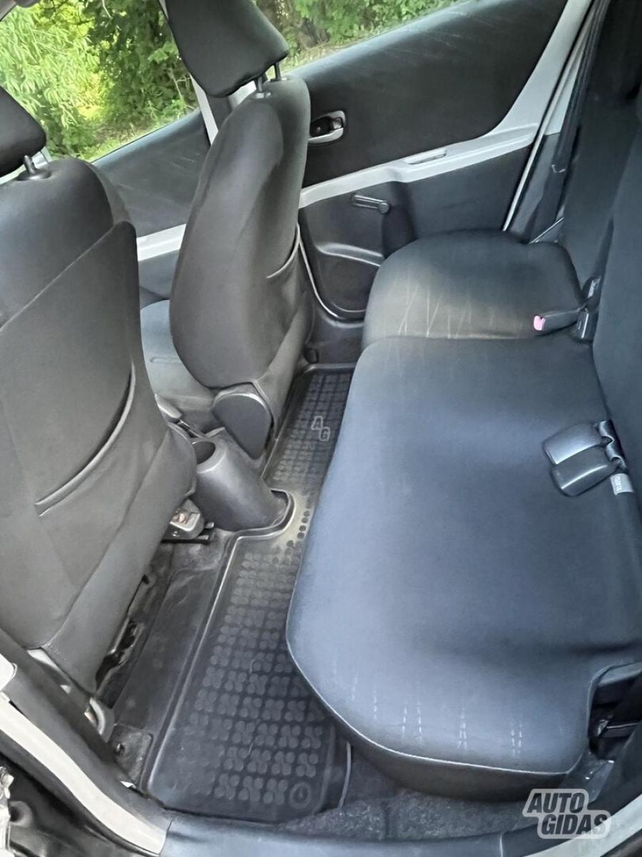 Toyota Yaris 2009 Panevēža, ar dzinēja tilpumu 1.30 L un nobraukumu 221 tūkst. km par 2700 €, foto 7 vietnē AUTOMOTO.COM.LV