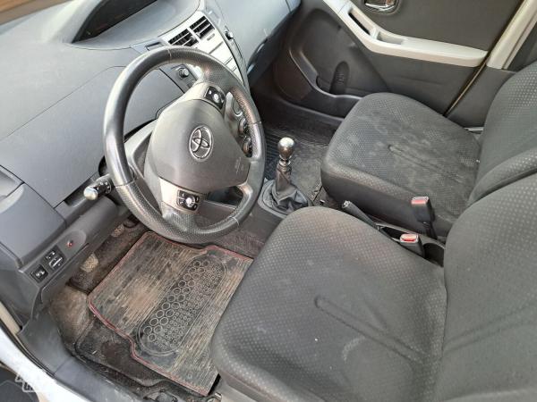 Toyota Yaris 2011 in Vilnius, with an engine capacity of 1.30 L and mileage of 163 thousand km for 1499 €, photo 5 on AUTOMOTO.COM.LV