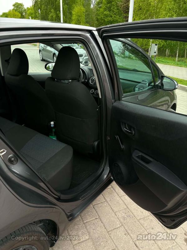 Toyota Yaris 2012 Tallina, ar dzinēja tilpumu 1.40 L un nobraukumu 180 tūkst. km par 6999 €, foto 4 vietnē AUTOMOTO.COM.LV