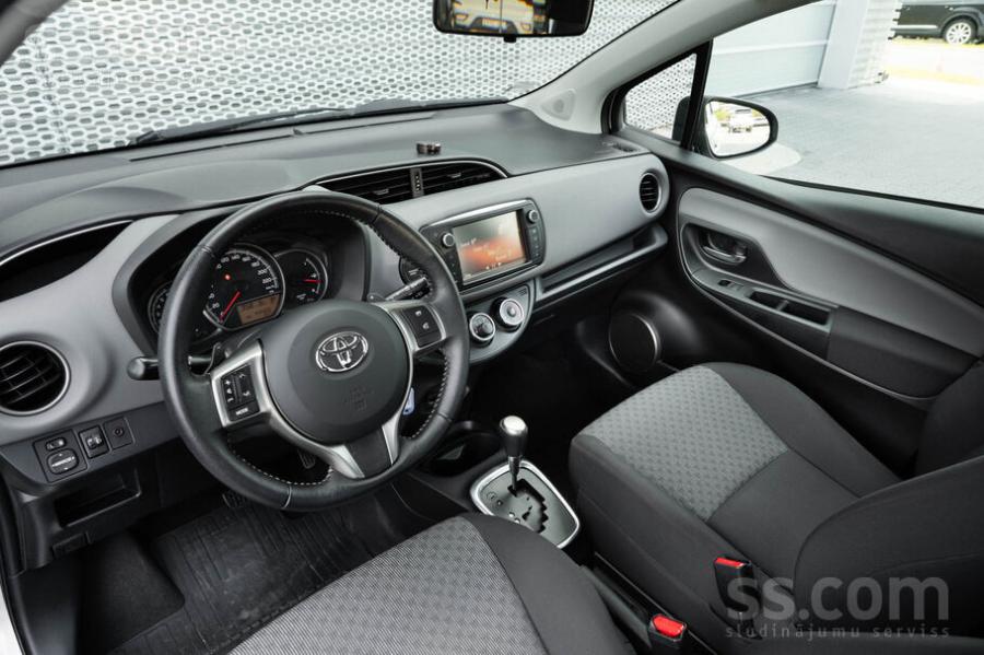 Toyota Yaris 2015 in Riga, with an engine capacity of 1.30 L and mileage of 44 thousand km for 10300 €, photo 9 on AUTOMOTO.COM.LV