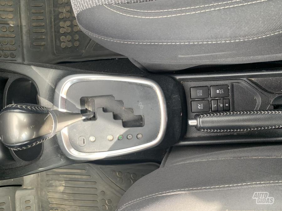 Toyota Yaris 2016 in Vilnius, with an engine capacity of 1.50 L and mileage of 184 thousand km for 9600 €, photo 14 on AUTOMOTO.COM.LV