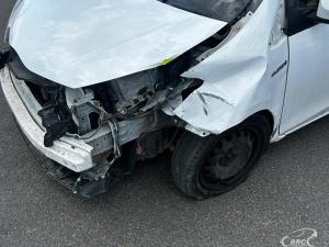 Toyota Yaris 2017 in Vilnius, with an engine capacity of 1.50 L and mileage of 232 thousand km for 3900 €, photo 5 on AUTOMOTO.COM.LV