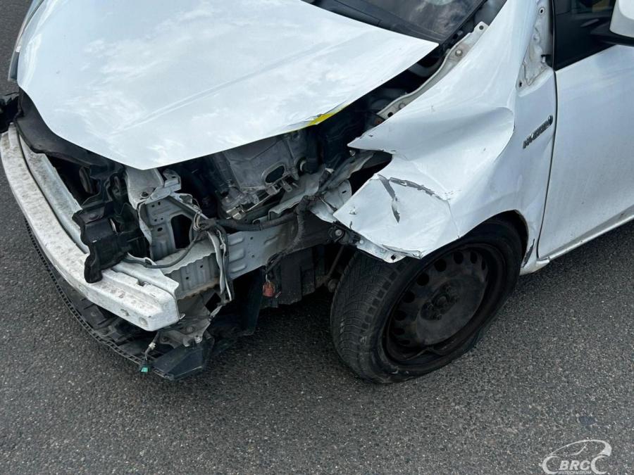 Toyota Yaris 2017 in Vilnius, with an engine capacity of 1.50 L and mileage of 232 thousand km for 3900 €, photo 5 on AUTOMOTO.COM.LV