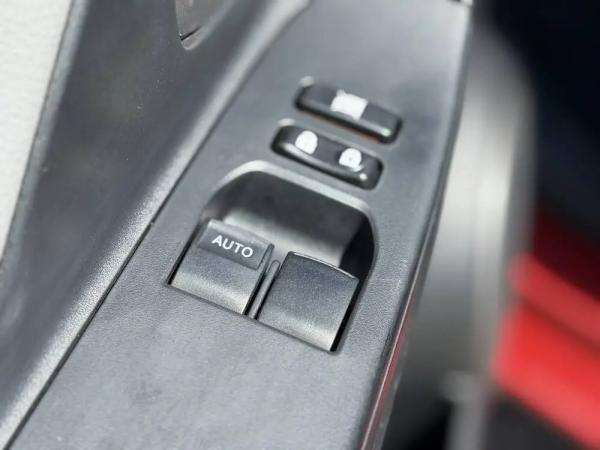 Toyota Yaris 2017 in Riga, with an engine capacity of 1.30 L and mileage of 155 thousand km for 8500 €, photo 5 on AUTOMOTO.COM.LV