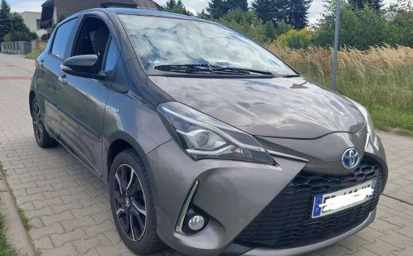 Toyota Yaris 2017 in Vilnius on AUTOMOTO.COM.LV Toyota Yaris 2017 in Vilnius, with an engine capacity of 1.50 L and mileage of 190 thousand km for 7850 €, photo 3 on AUTOMOTO.COM.LV