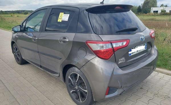 Toyota Yaris 2017 in Vilnius on AUTOMOTO.COM.LV Toyota Yaris 2017 in Vilnius, with an engine capacity of 1.50 L and mileage of 190 thousand km for 7850 €, photo 5 on AUTOMOTO.COM.LV