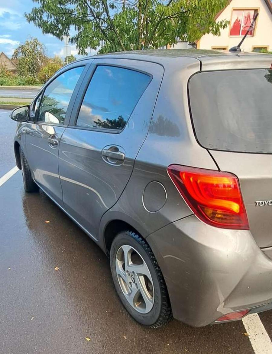 Toyota Yaris 2017 in Utena, with an engine capacity of 1.50 L and mileage of 116 thousand km for 8500 €, photo 6 on AUTOMOTO.COM.LV