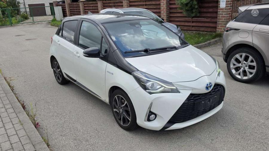 Toyota Yaris 2018 in Klaipeda, with an engine capacity of 1.50 L and mileage of 200 thousand km for 9950 €, photo 1 on AUTOMOTO.COM.LV