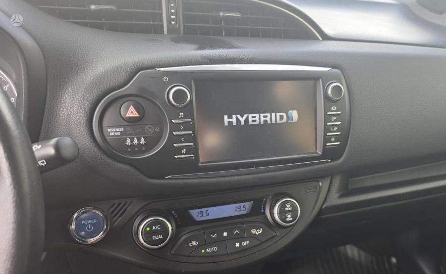 Toyota Yaris 2018 in Klaipeda, with an engine capacity of 1.50 L and mileage of 200 thousand km for 9950 €, photo 7 on AUTOMOTO.COM.LV