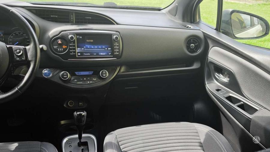 Toyota Yaris 2018 in Klaipeda, with an engine capacity of 1.50 L and mileage of 200 thousand km for 9950 €, photo 16 on AUTOMOTO.COM.LV