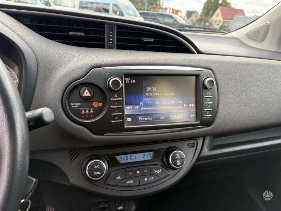 Toyota Yaris 2018 in Radviliskis, with an engine capacity of 1.50 L and mileage of 131 thousand km for 10350 €, photo 16 on AUTOMOTO.COM.LV