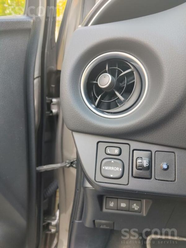 Toyota Yaris 2020 in Riga, with an engine capacity of 1.50 L and mileage of 68 thousand km for 12000 €, photo 9 on AUTOMOTO.COM.LV